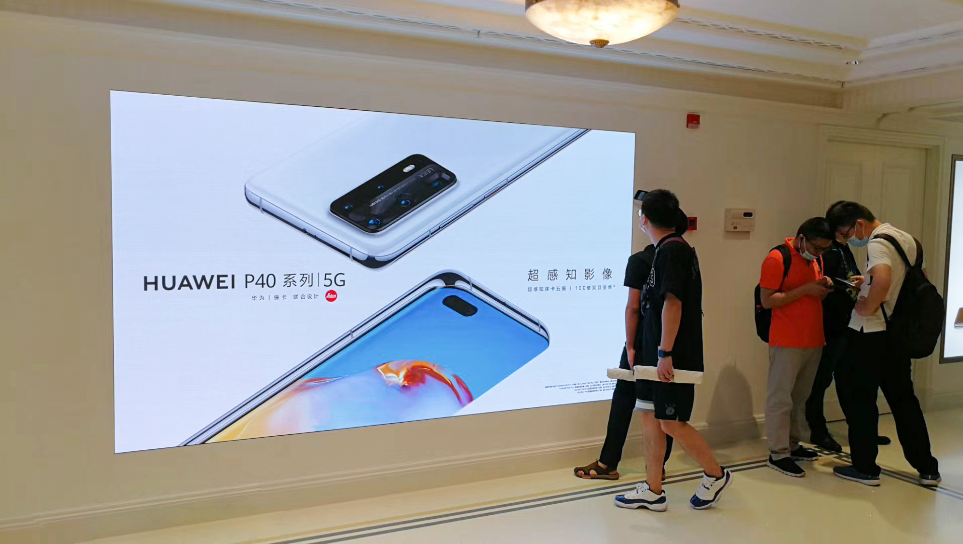 Yaham installed 7 pcs led displays for Huawei Flagship Store in ...